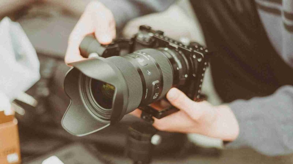 Best APS-C Lens for Real Estate Photography 2025